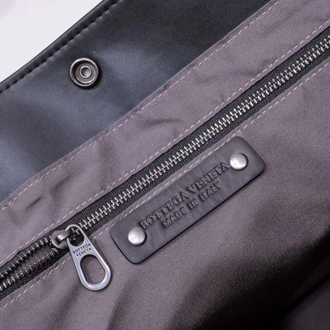 Budget-friendly Mens Bottega Veneta Briefcases