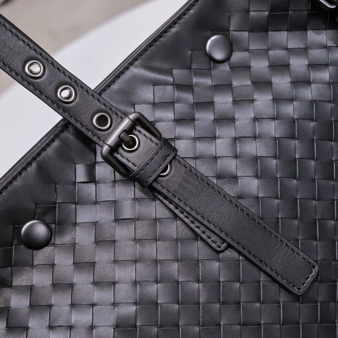 Accurate model Mens Bottega Veneta Briefcases
