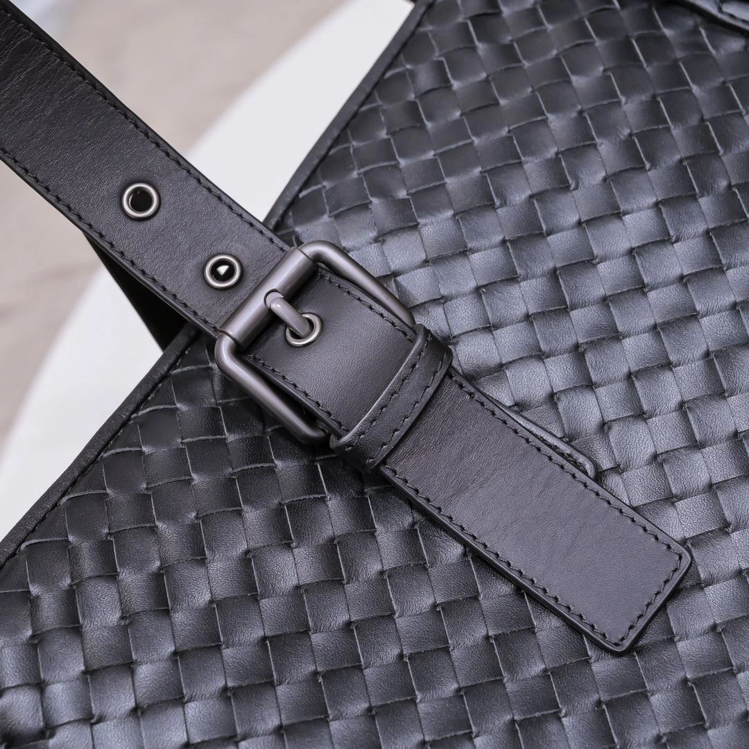 Accurate model Mens Bottega Veneta Briefcases