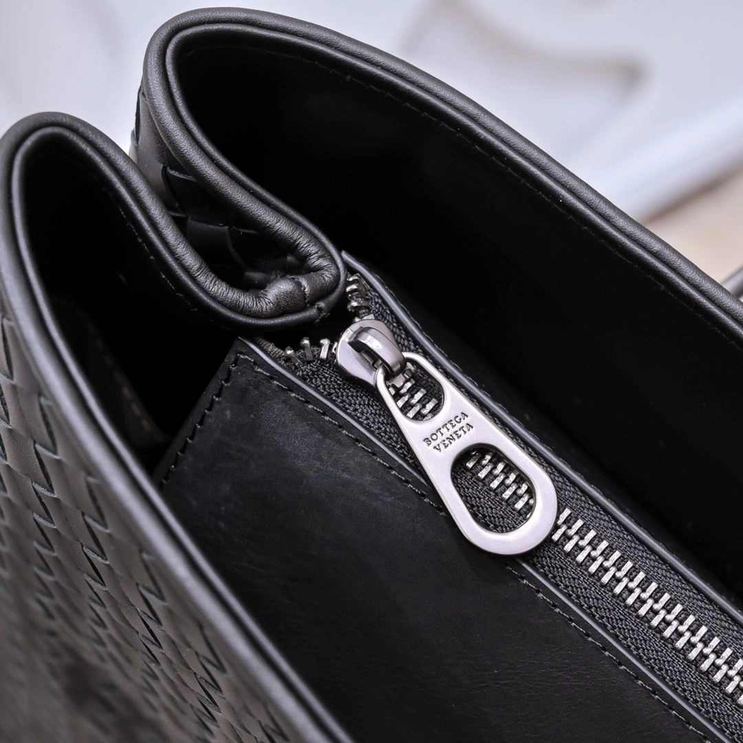 Accurate model Mens Bottega Veneta Briefcases