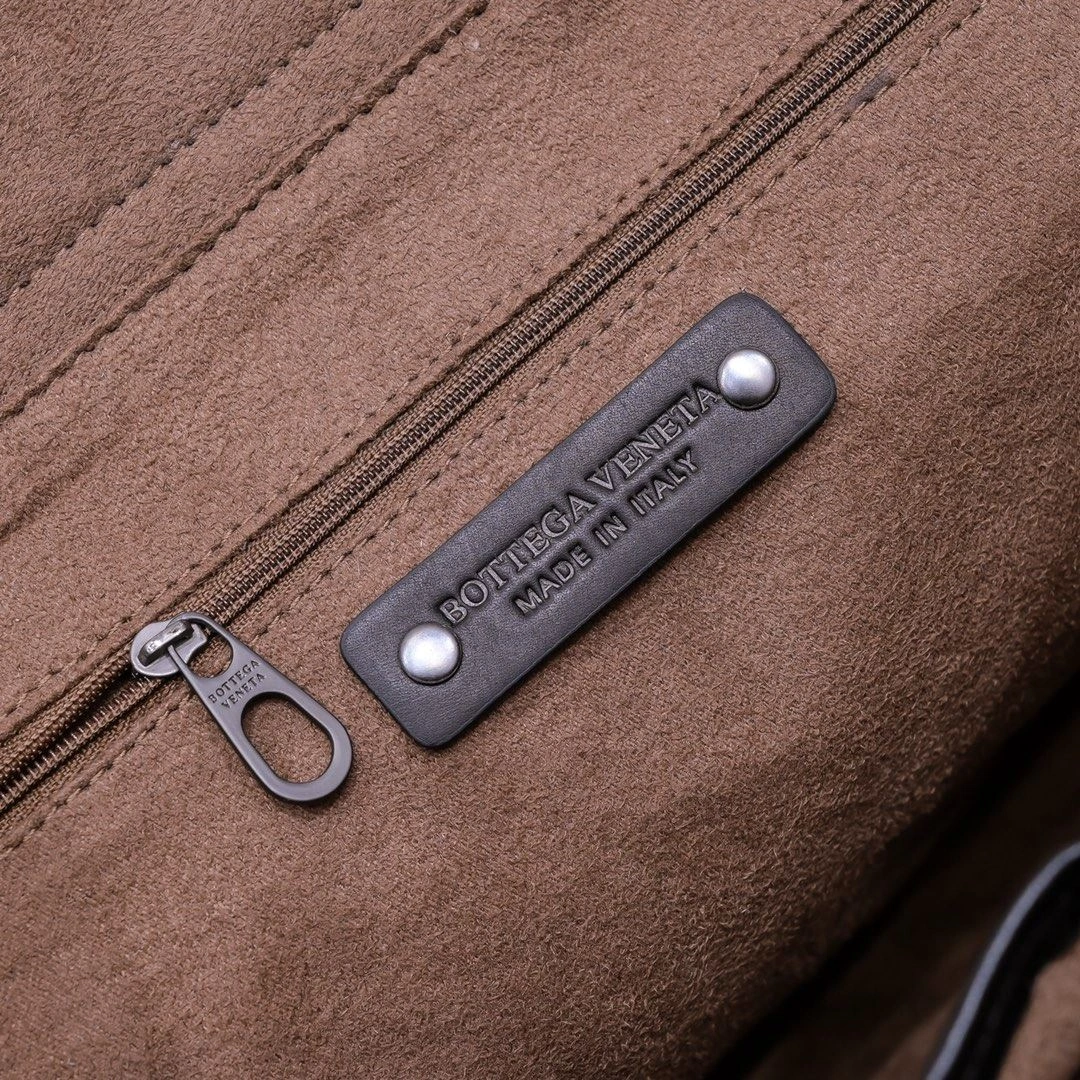 Accurate model Mens Bottega Veneta Briefcases