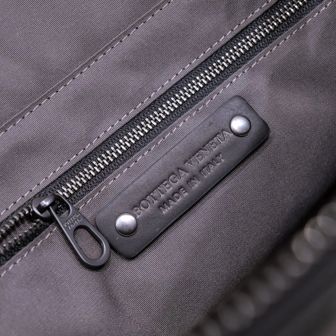 Value-priced Mens Bottega Veneta Briefcases