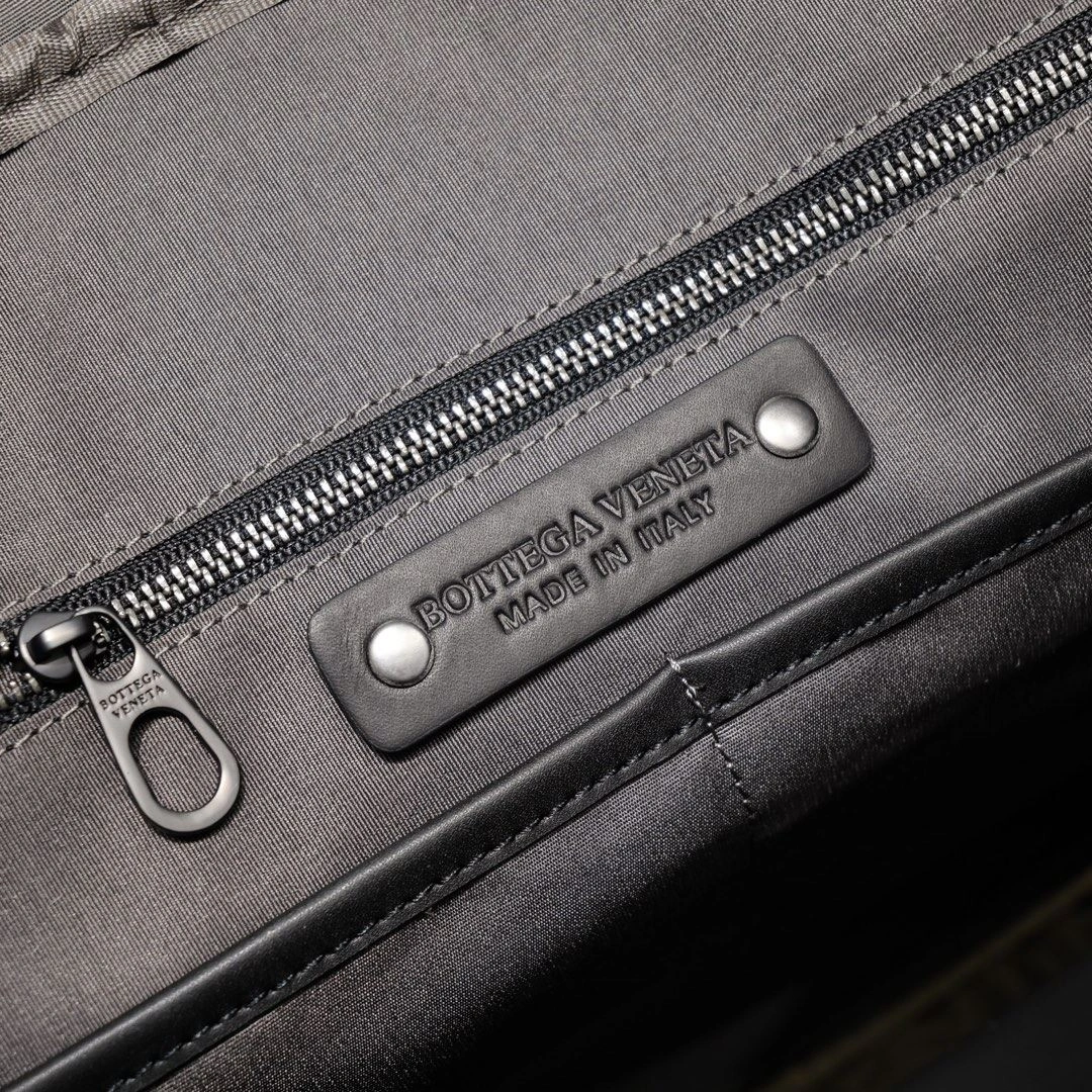 Value-priced Mens Bottega Veneta Briefcases