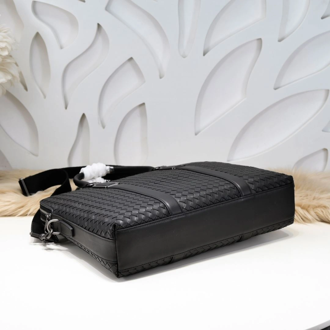 High fidelity Mens Bottega Veneta Briefcases