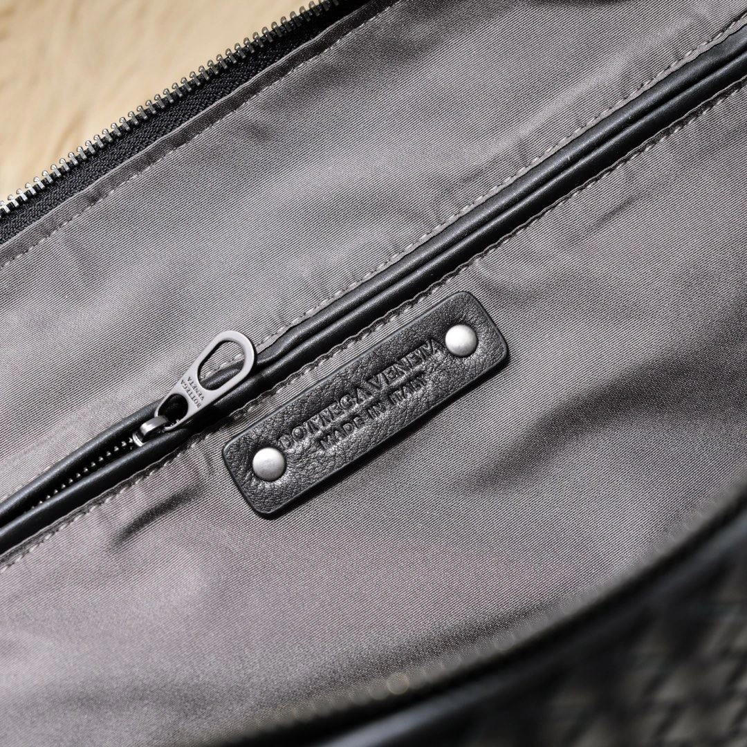 High fidelity Mens Bottega Veneta Briefcases
