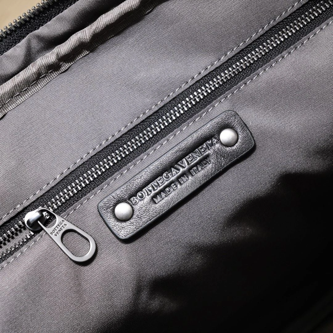 Factory-made Mens Bottega Veneta Briefcases