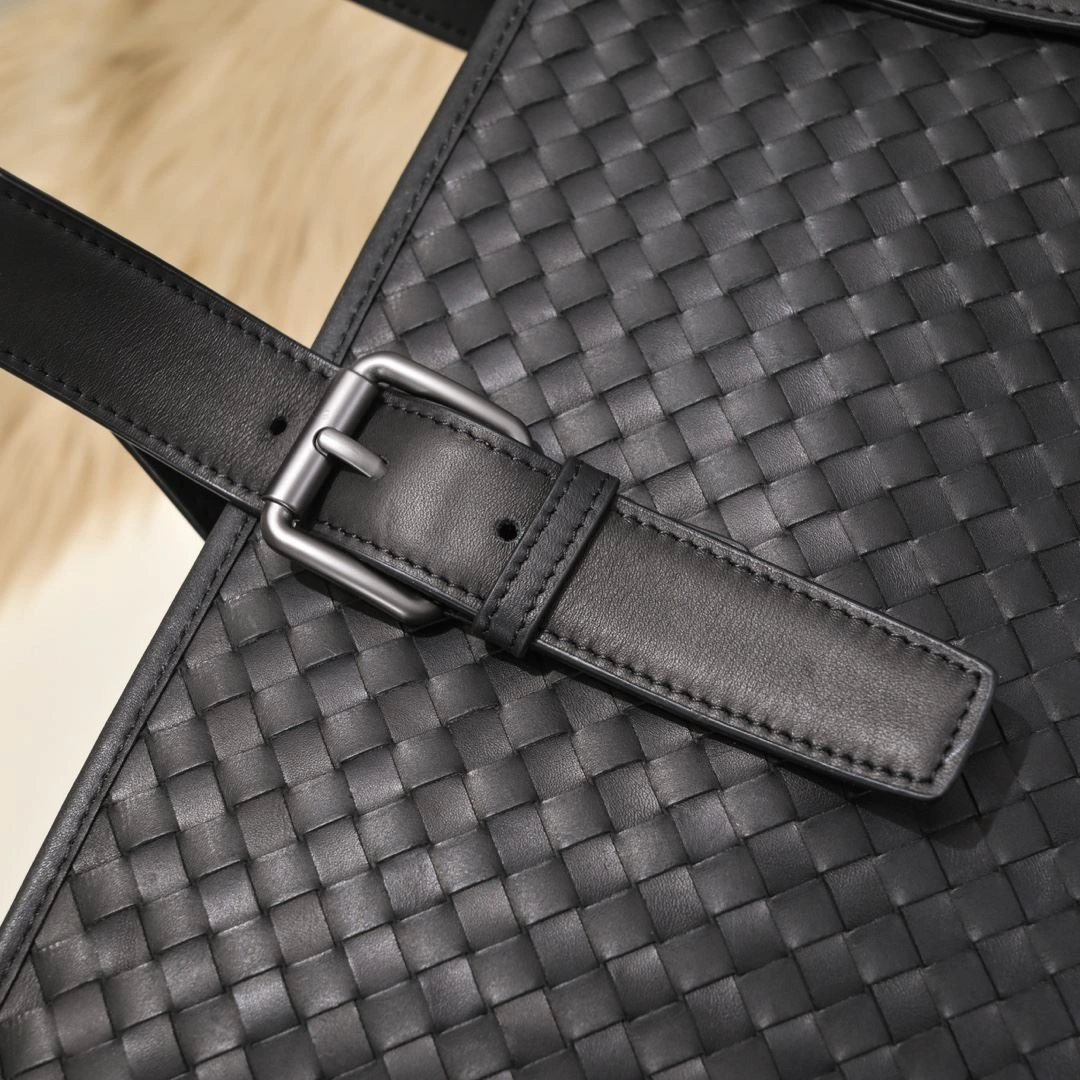 Top mirror Mens Bottega Veneta Briefcases