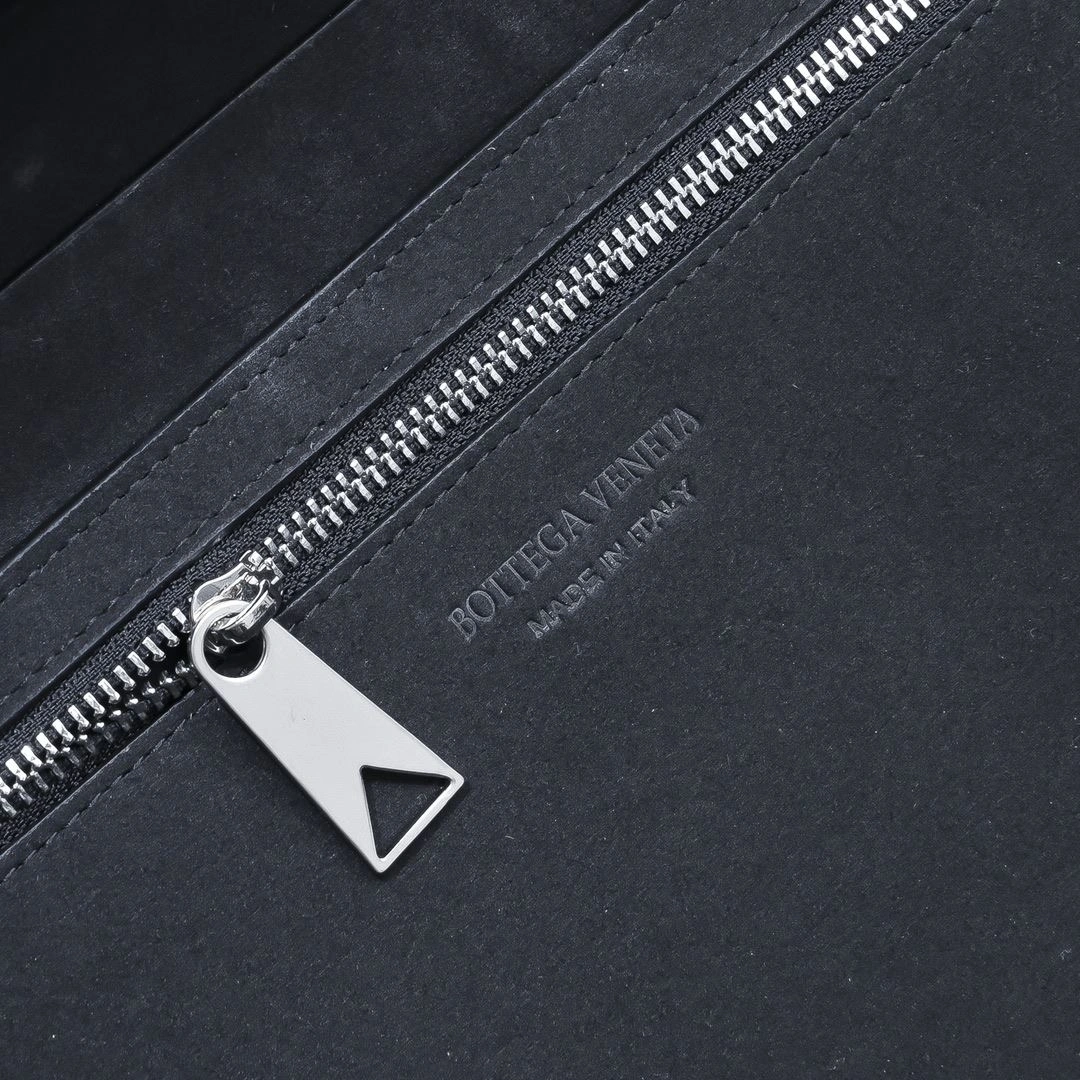 Value-priced Mens Bottega Veneta Briefcases