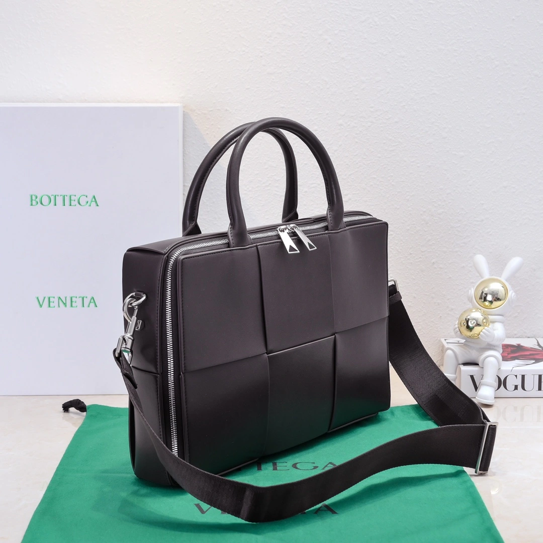 Top mirror Mens Bottega Veneta Briefcases