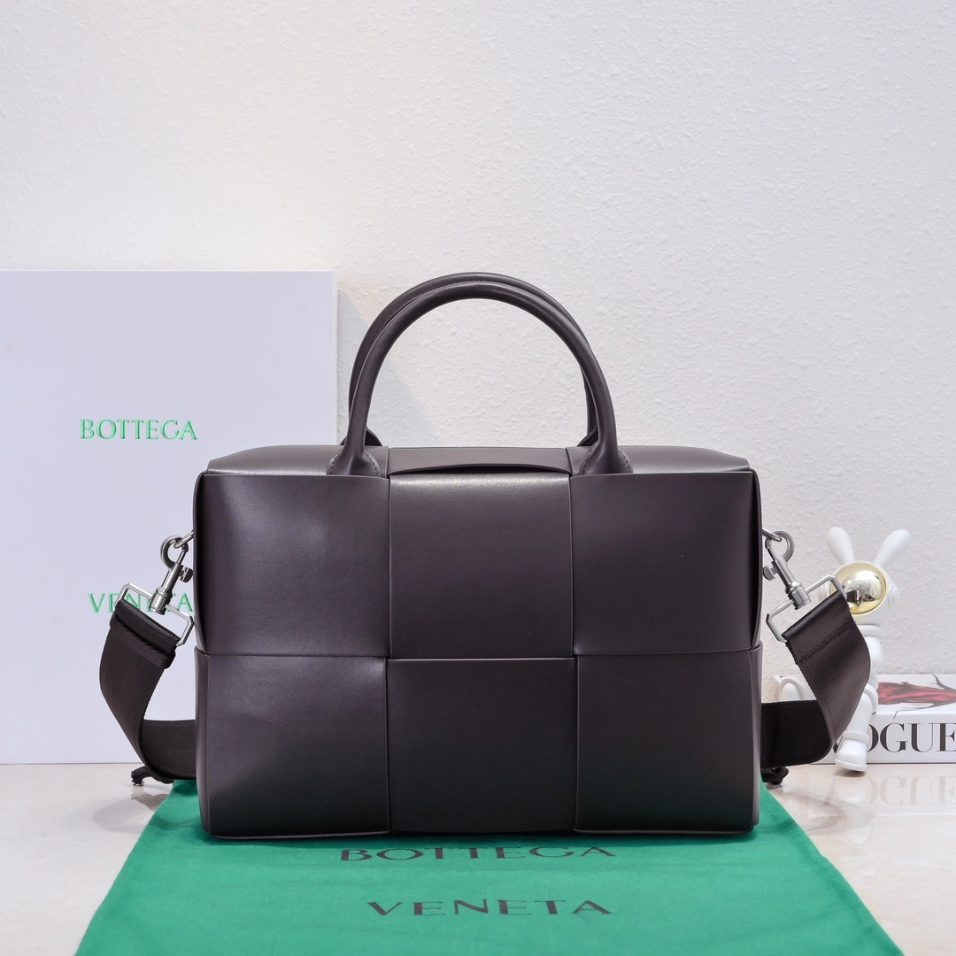 Top mirror Mens Bottega Veneta Briefcases