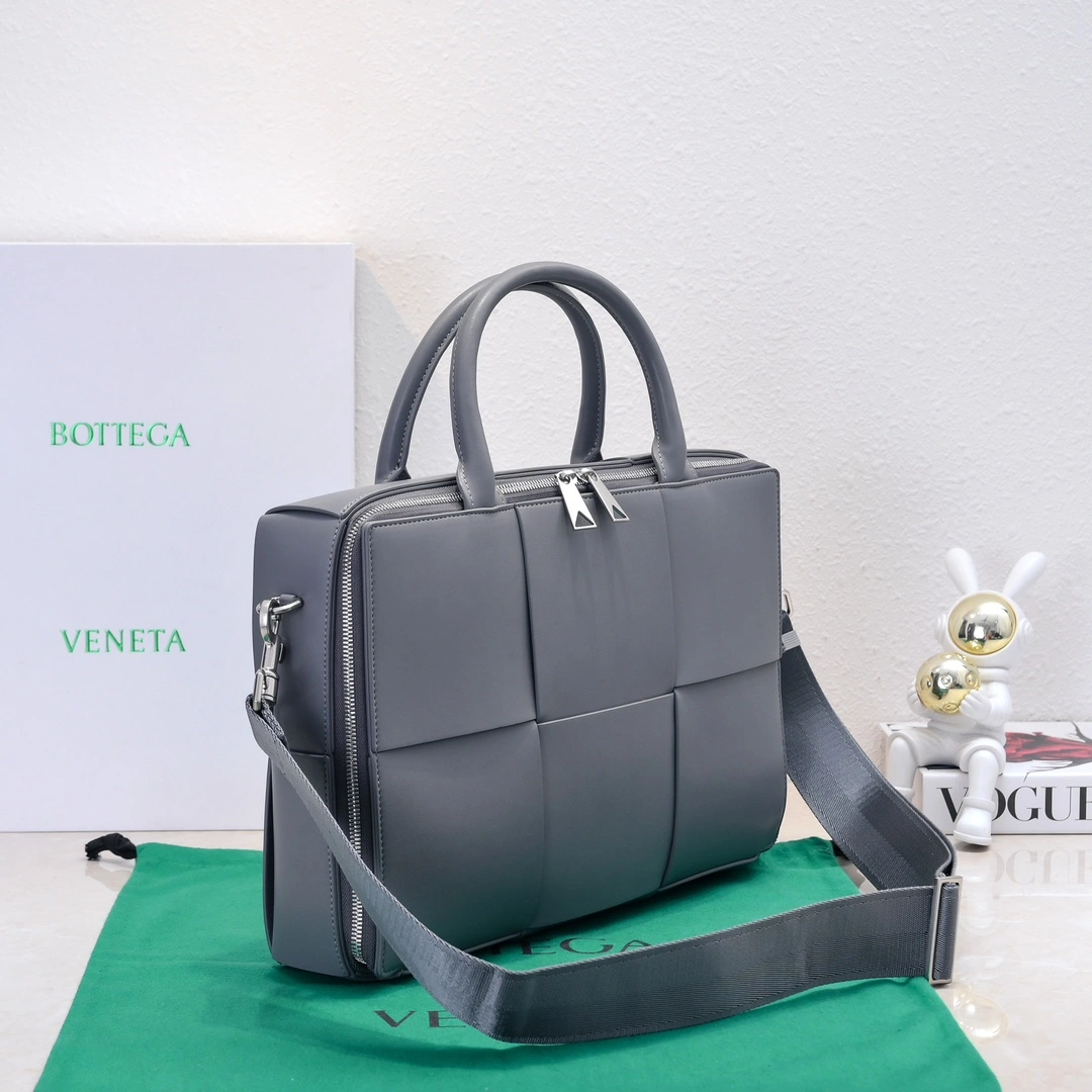 Value-priced Mens Bottega Veneta Briefcases