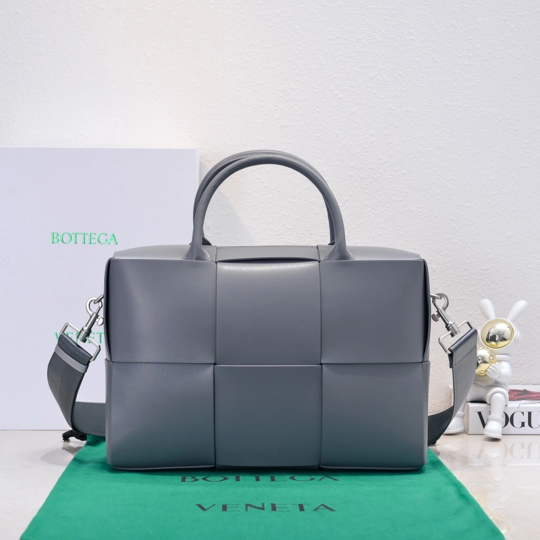 Value-priced Mens Bottega Veneta Briefcases