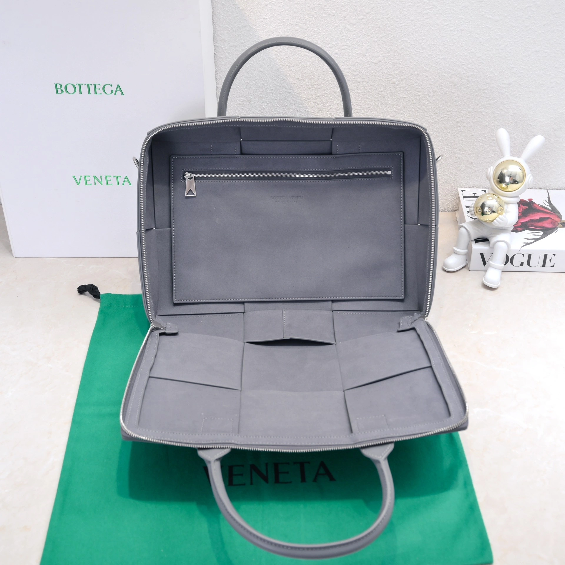 Value-priced Mens Bottega Veneta Briefcases