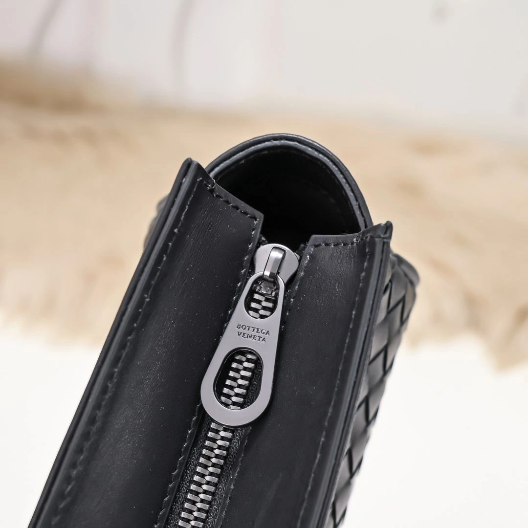 Inexpensive Mens Bottega Veneta Clutch Bags