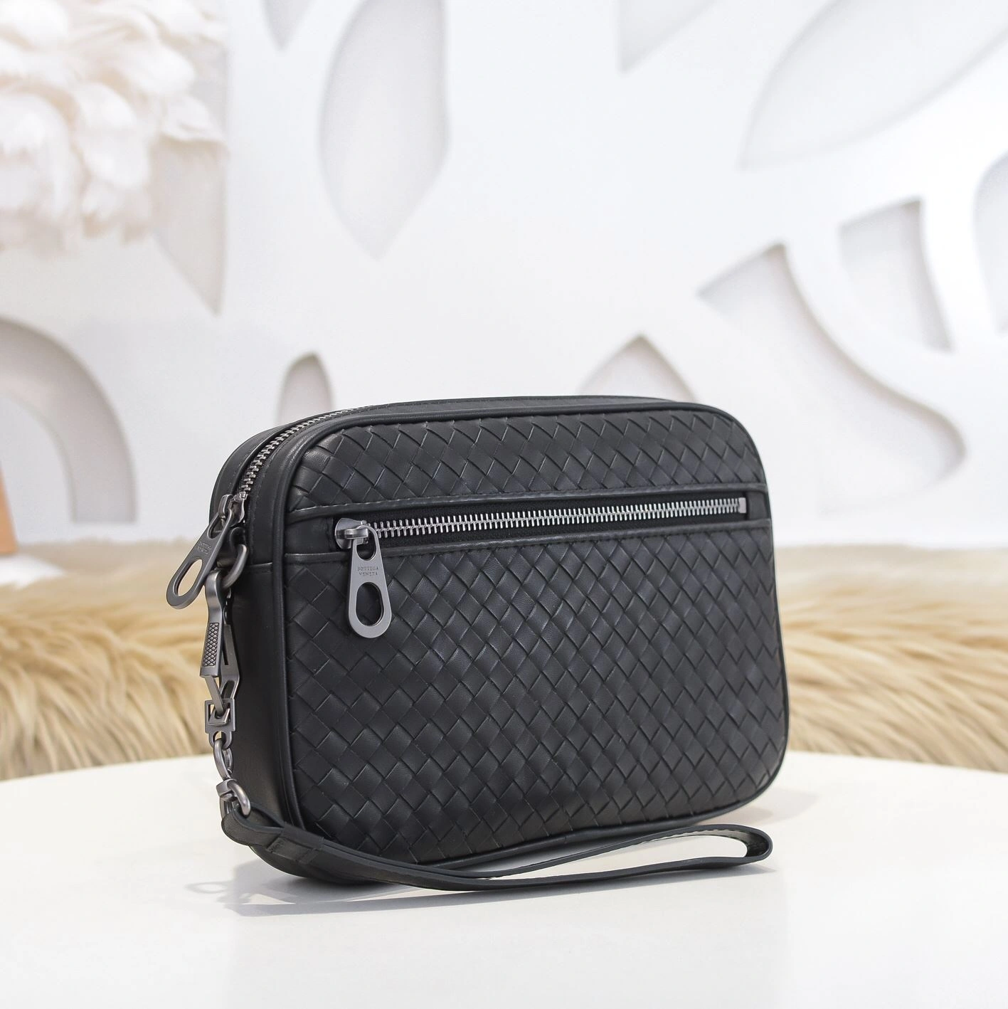 Accurate model Mens Bottega Veneta Clutch Bags