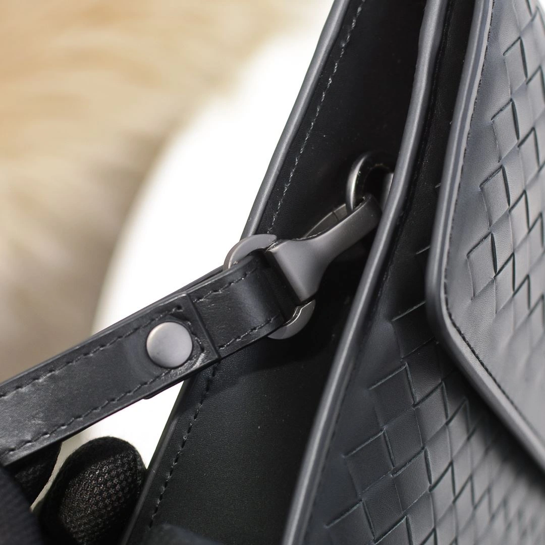 High fidelity Mens Bottega Veneta Clutch Bags