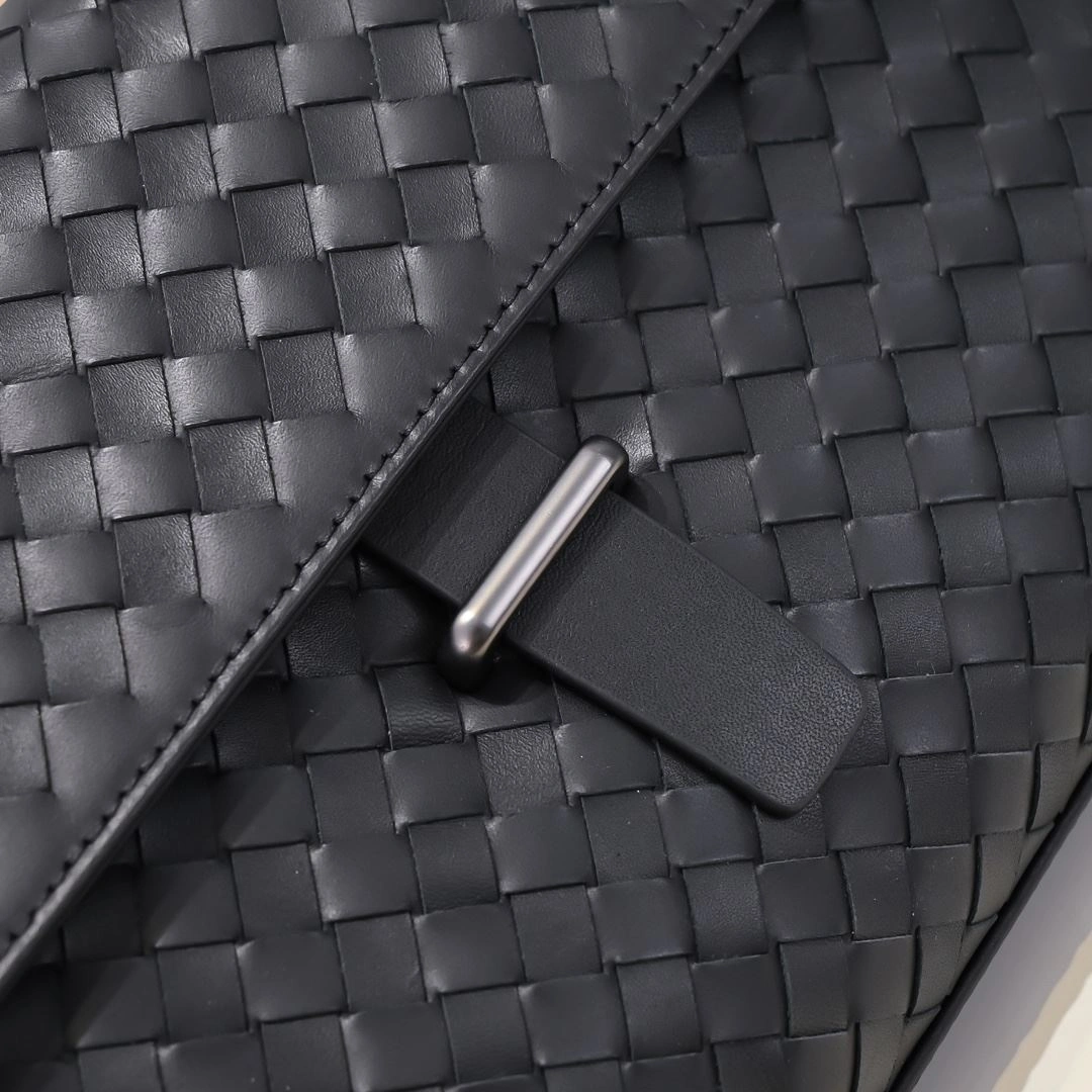 Bargain Mens Bottega Veneta Clutch Bags