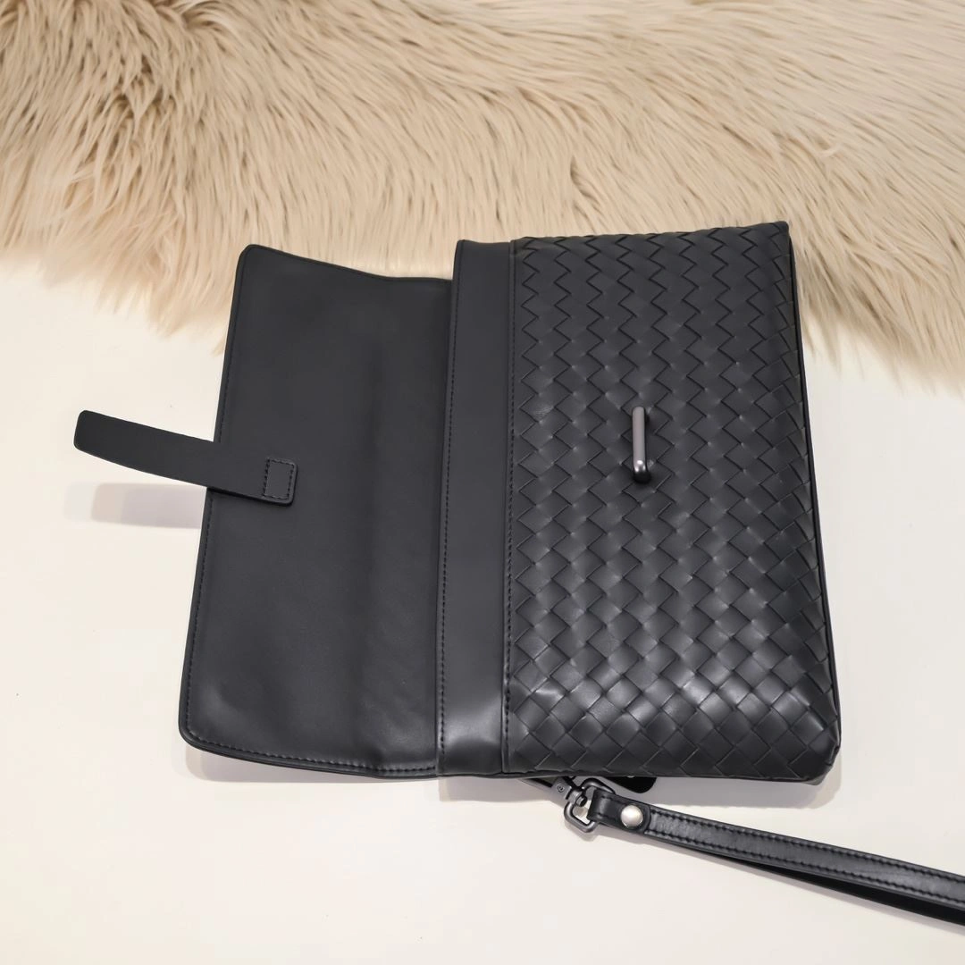Bargain Mens Bottega Veneta Clutch Bags