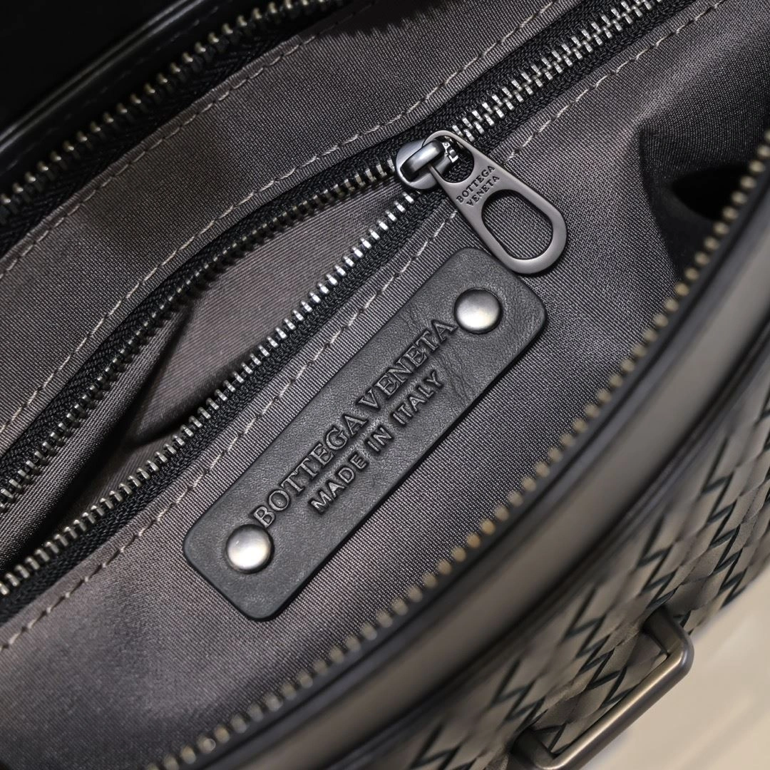 Bargain Mens Bottega Veneta Clutch Bags