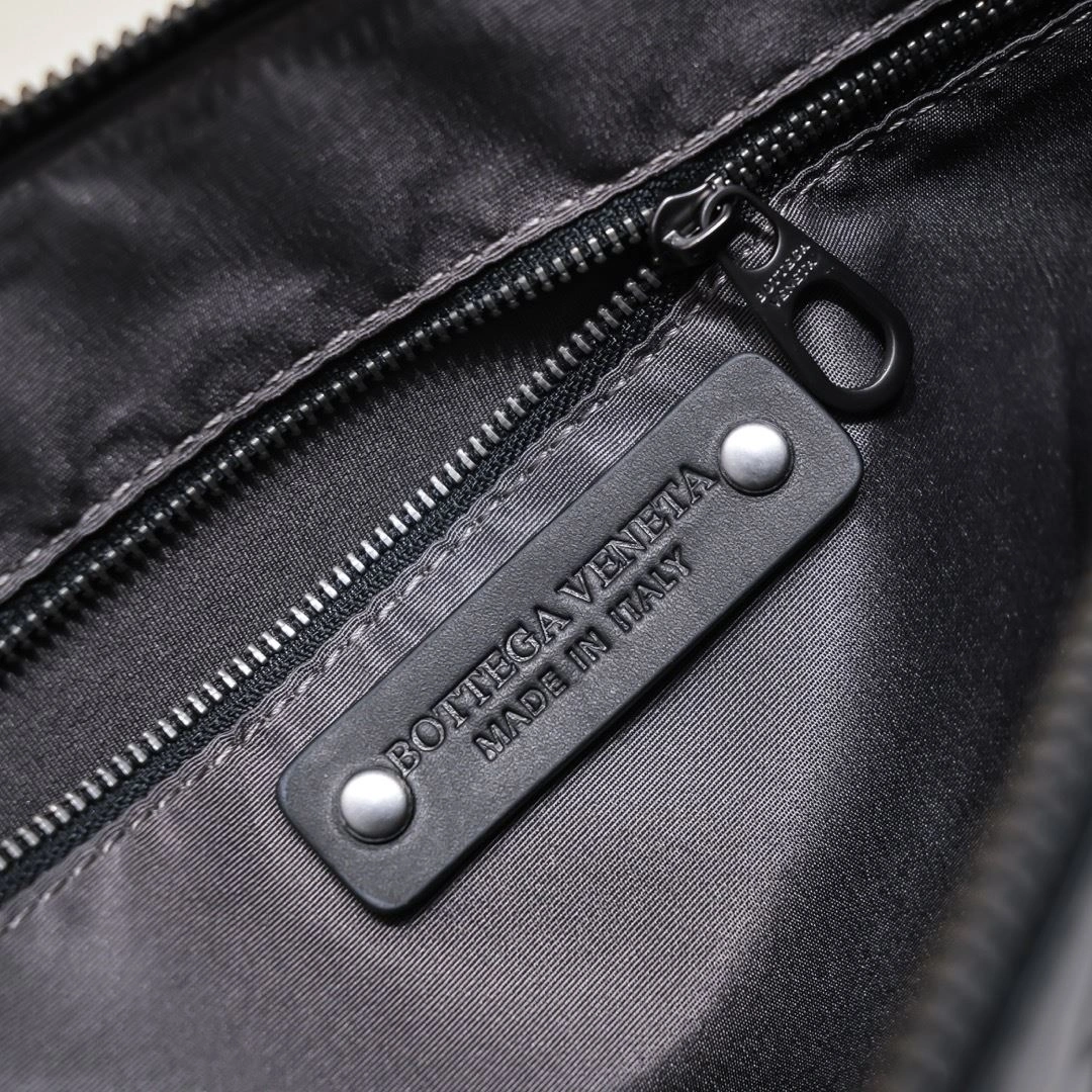 Discounted Mens Bottega Veneta Clutch Bags