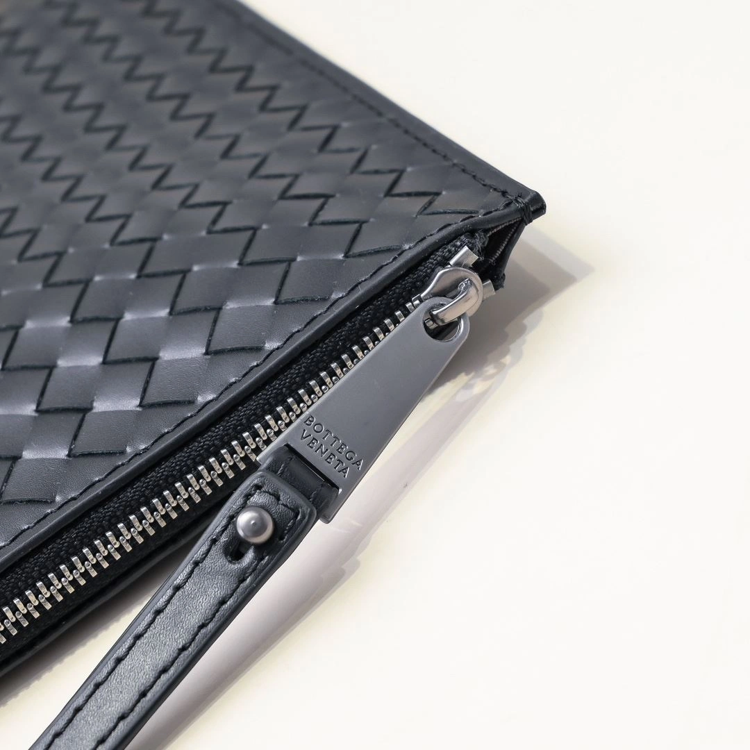 Budget-friendly Mens Bottega Veneta Clutch Bags