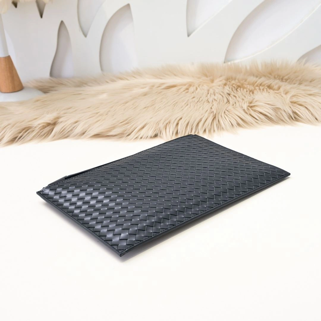 Budget-friendly Mens Bottega Veneta Clutch Bags