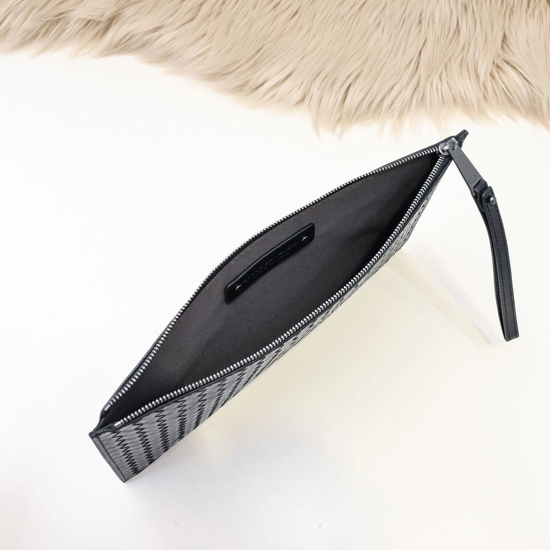 Budget-friendly Mens Bottega Veneta Clutch Bags