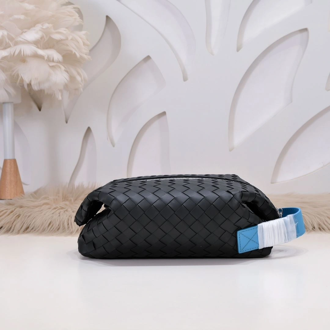 Budget-friendly Mens Bottega Veneta Clutch Bags