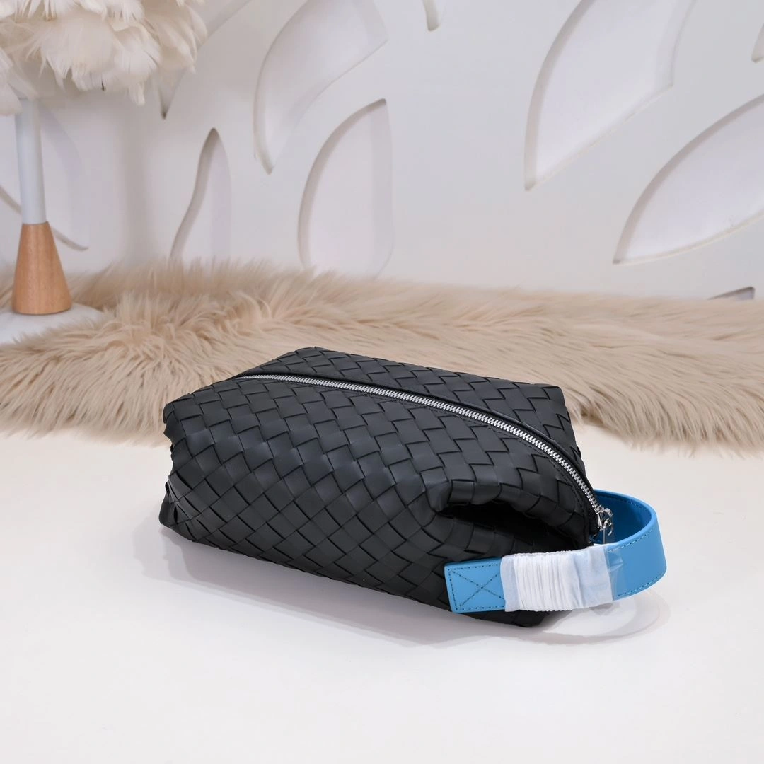 Budget-friendly Mens Bottega Veneta Clutch Bags