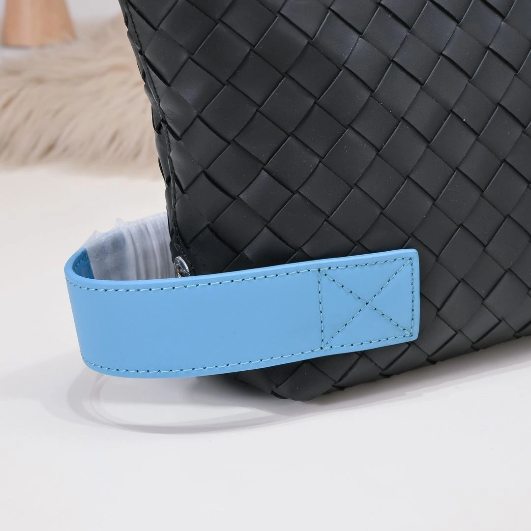 Budget-friendly Mens Bottega Veneta Clutch Bags