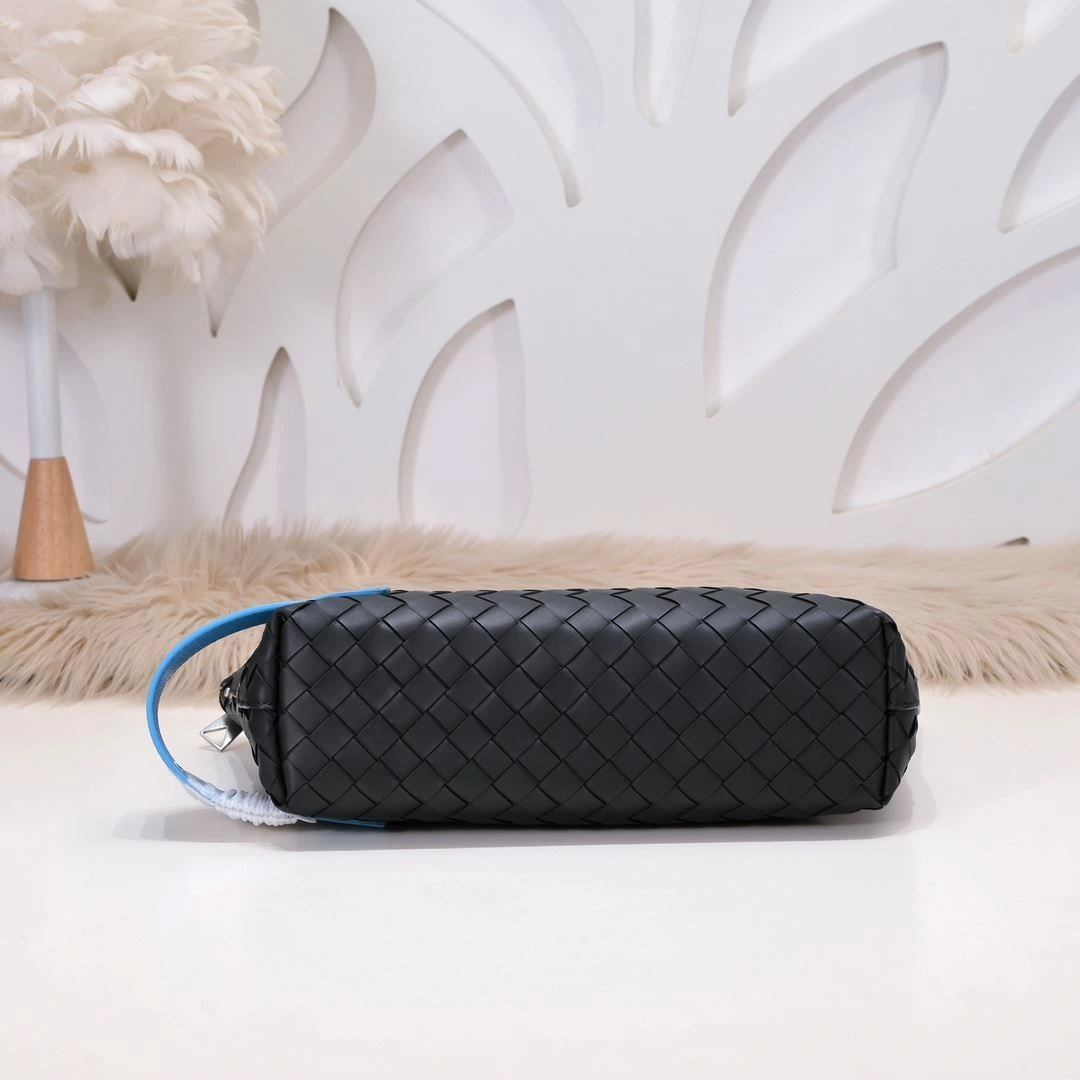 Budget-friendly Mens Bottega Veneta Clutch Bags
