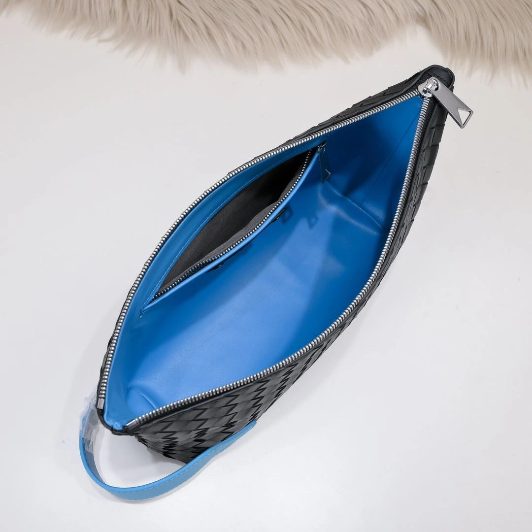 Budget-friendly Mens Bottega Veneta Clutch Bags