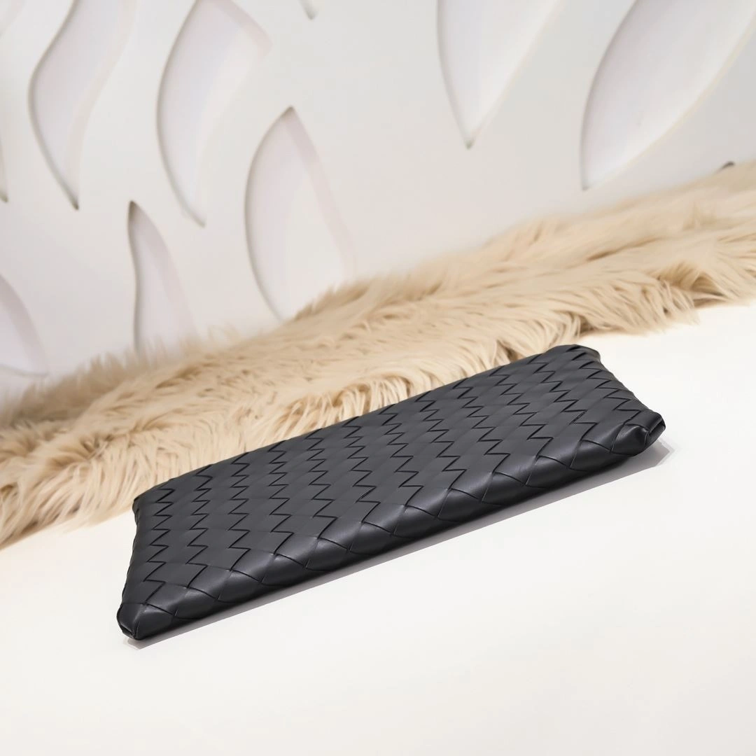 1:1 copy Mens Bottega Veneta Clutch Bags