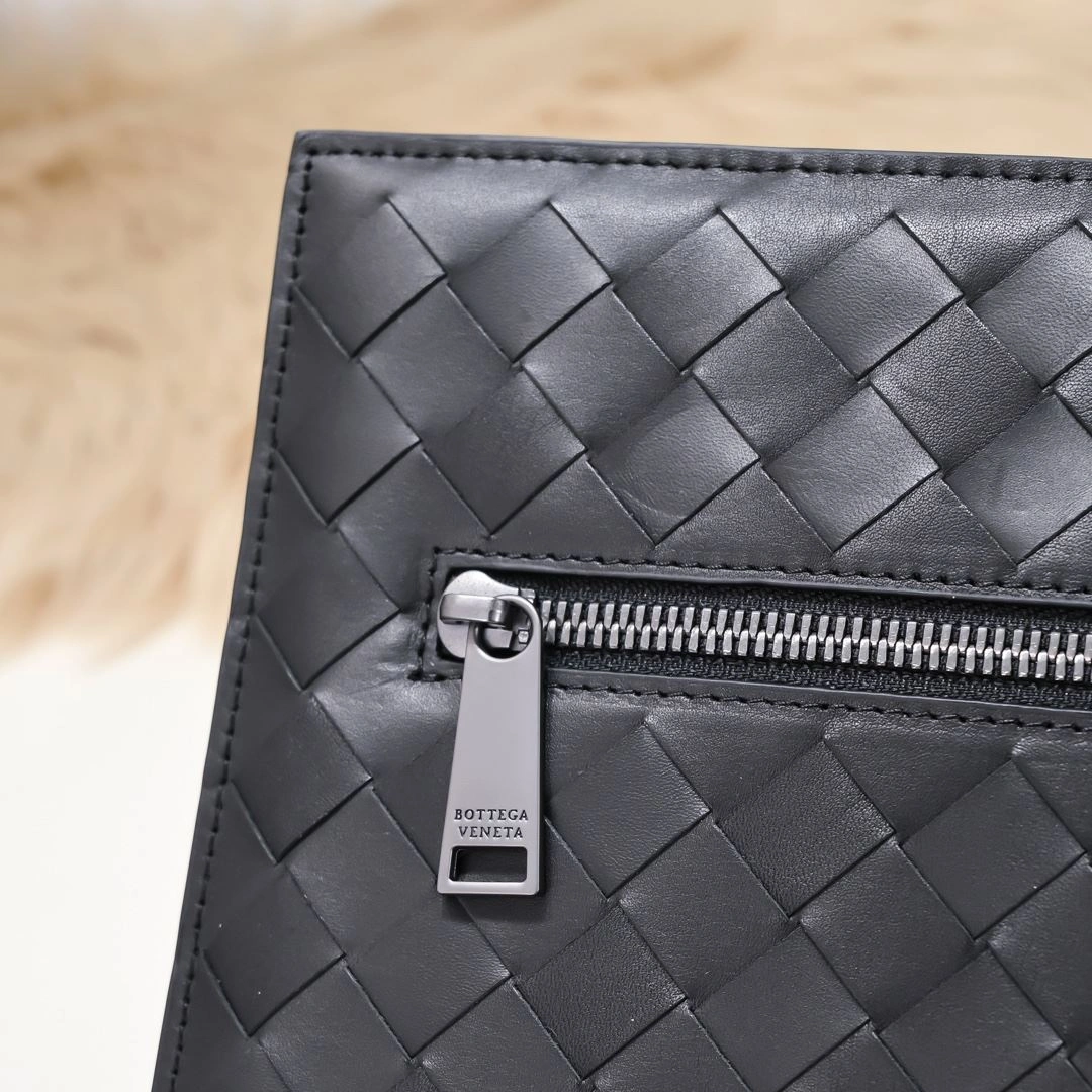 Inexpensive Mens Bottega Veneta Clutch Bags
