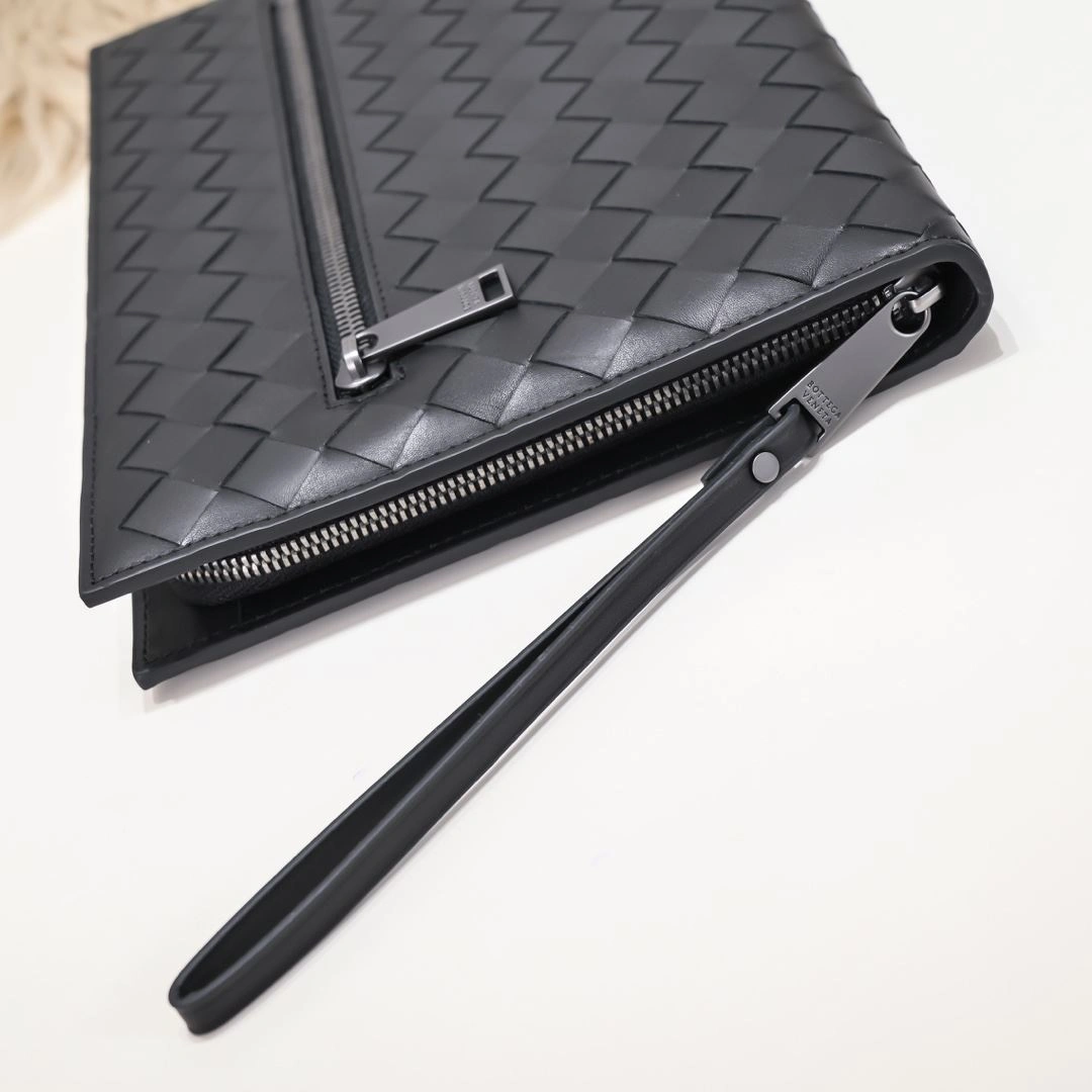 Inexpensive Mens Bottega Veneta Clutch Bags