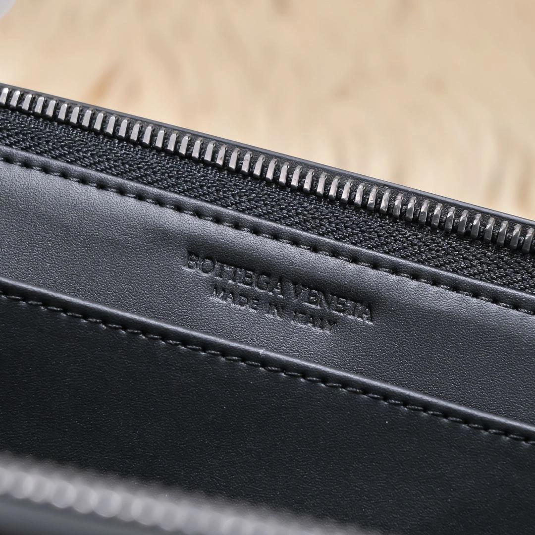 Inexpensive Mens Bottega Veneta Clutch Bags