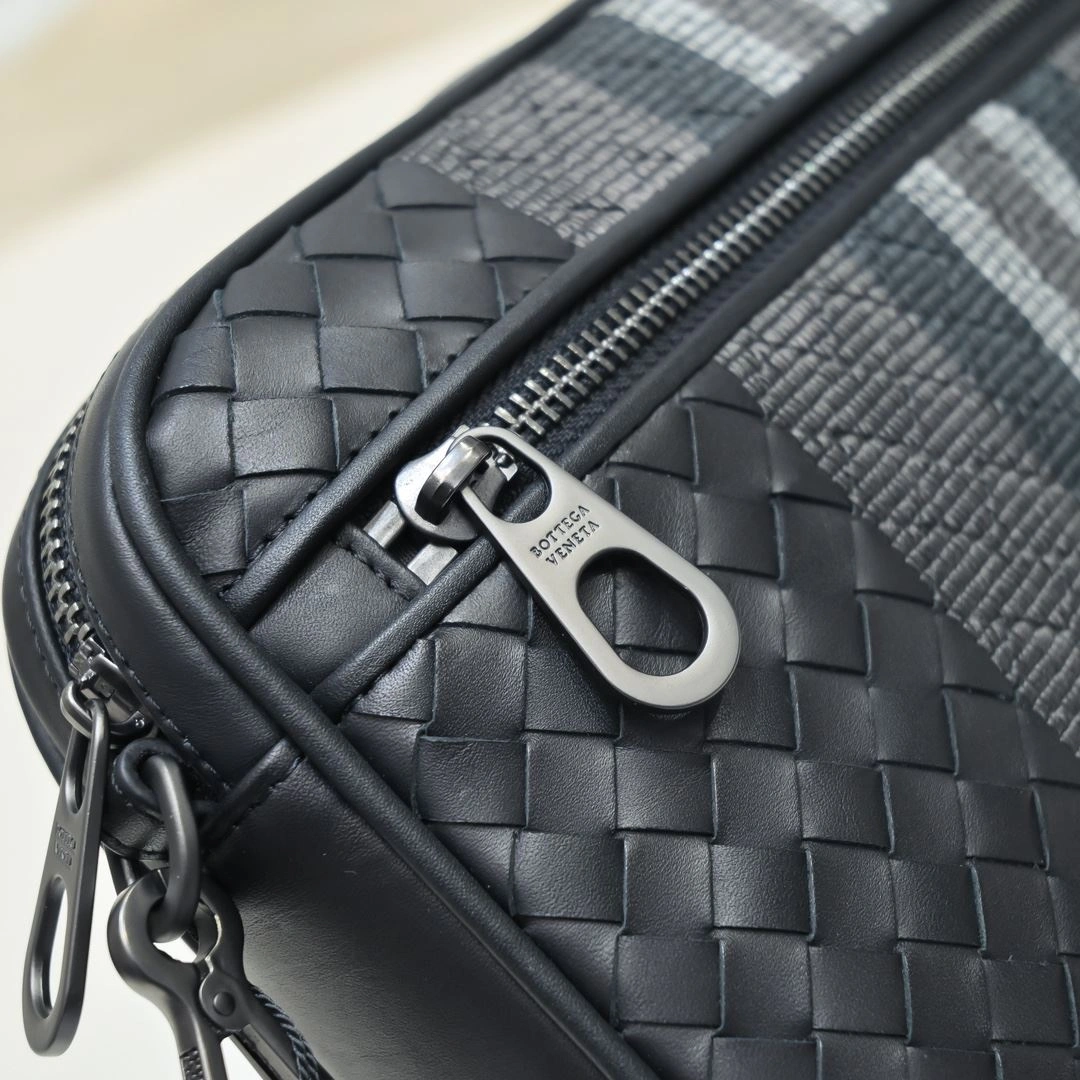 Value-priced Mens Bottega Veneta Clutch Bags