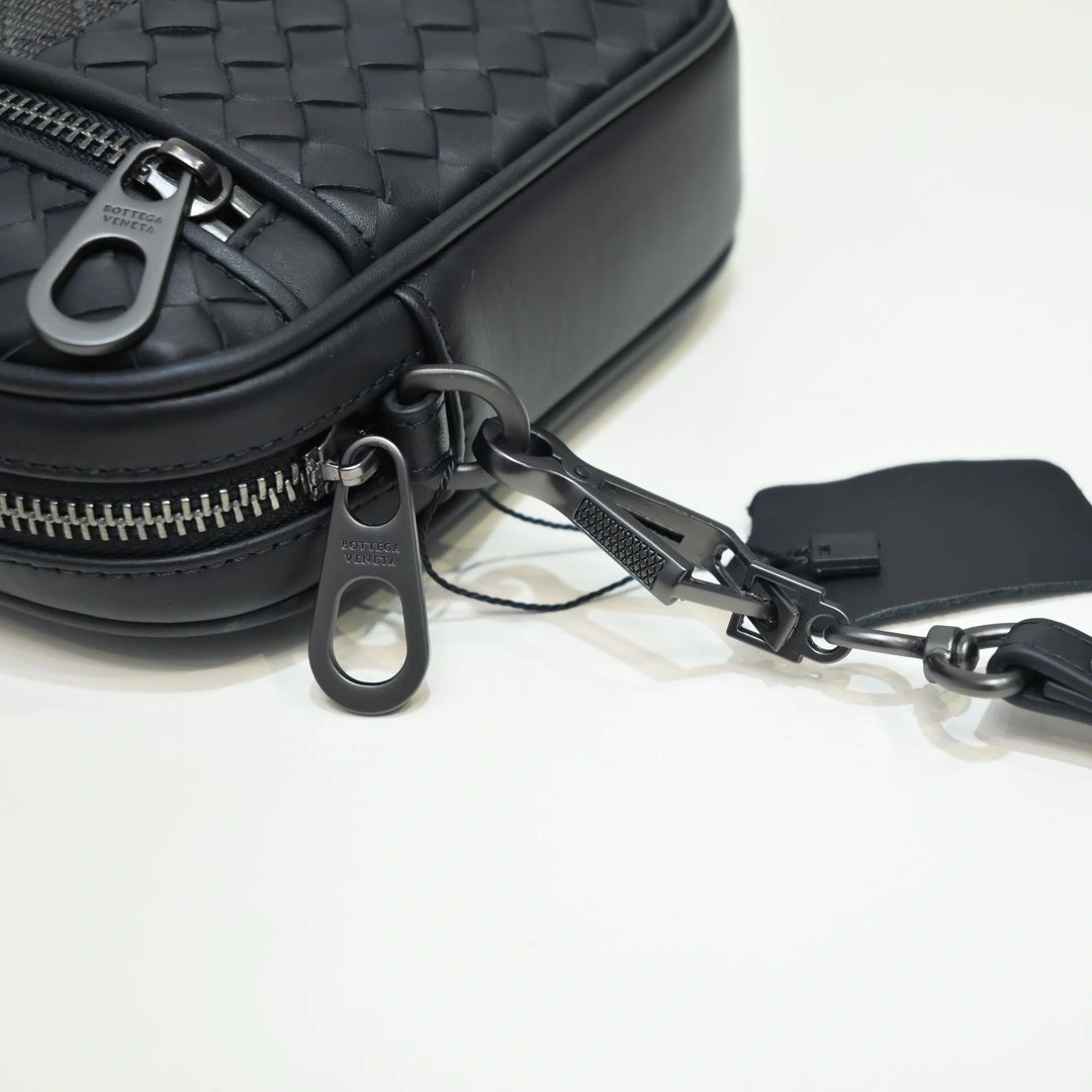 Value-priced Mens Bottega Veneta Clutch Bags