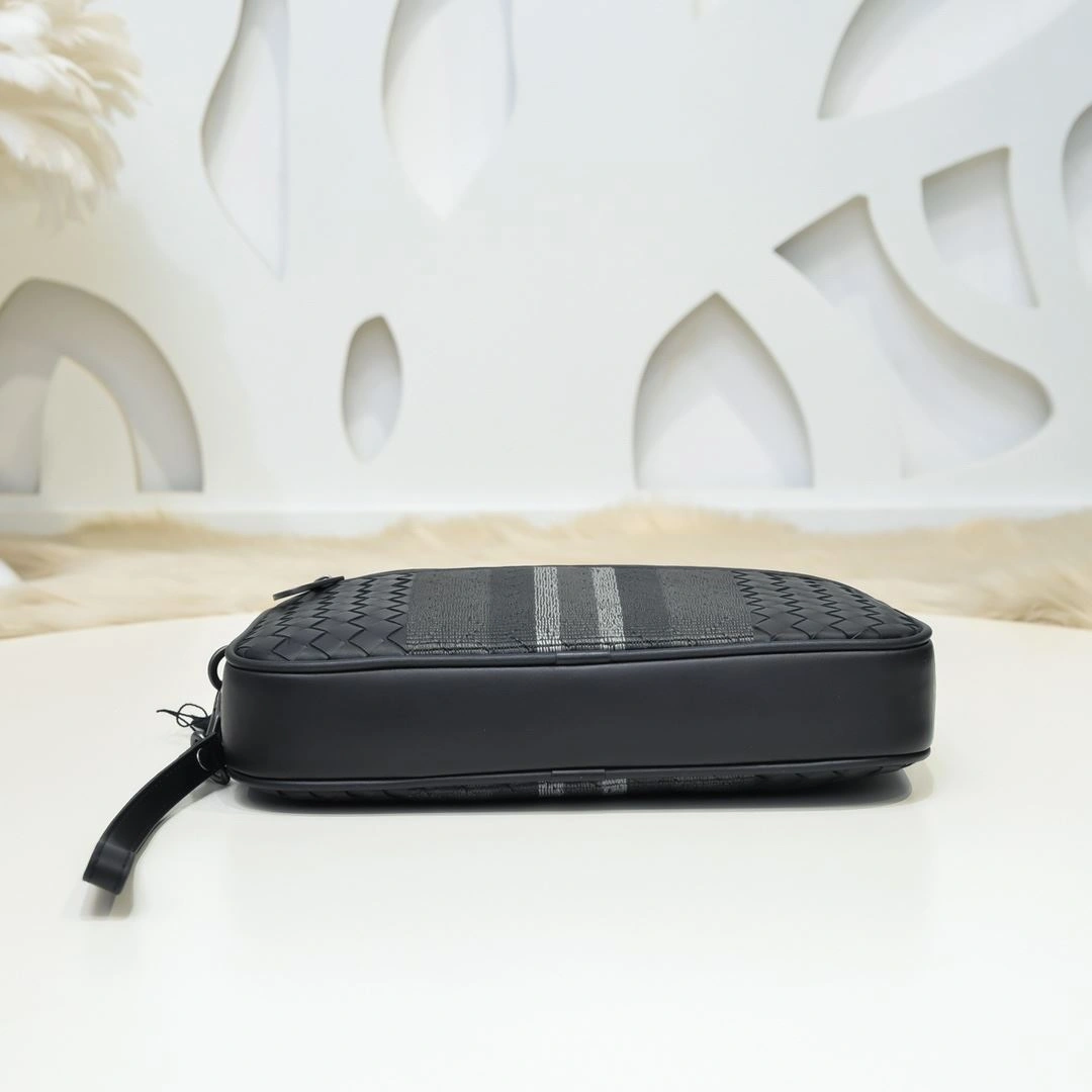 Value-priced Mens Bottega Veneta Clutch Bags