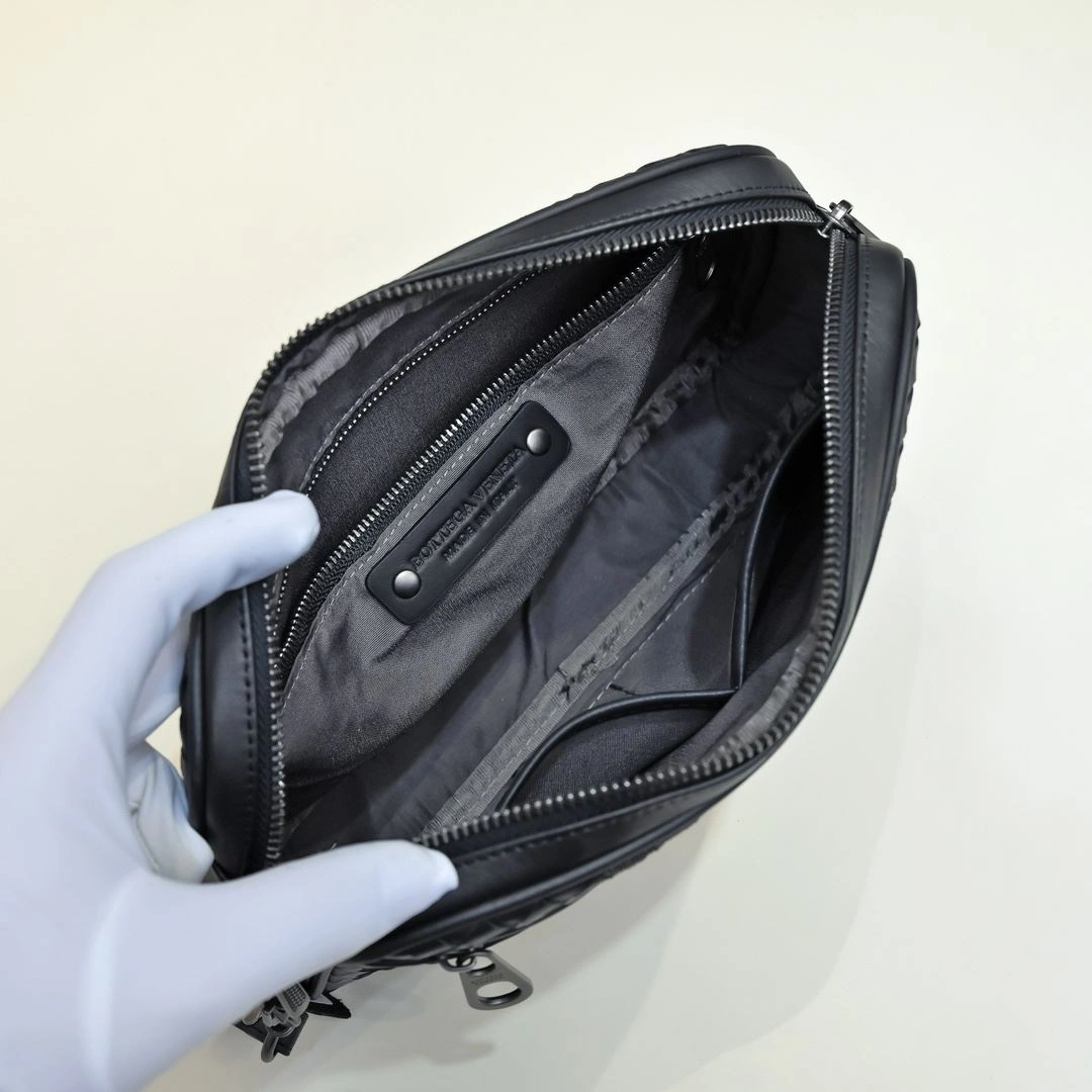 Value-priced Mens Bottega Veneta Clutch Bags