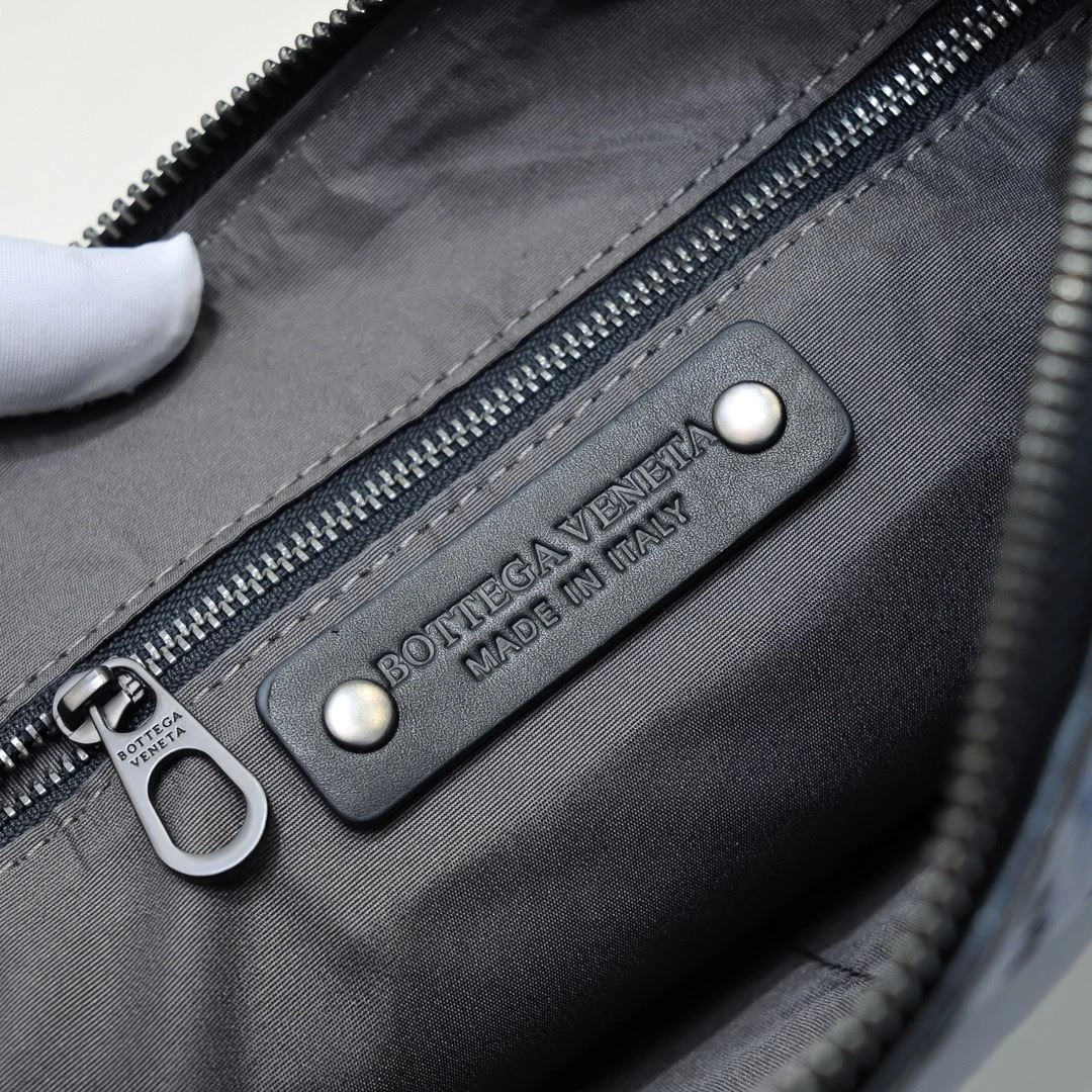 Inexpensive Mens Bottega Veneta Clutch Bags