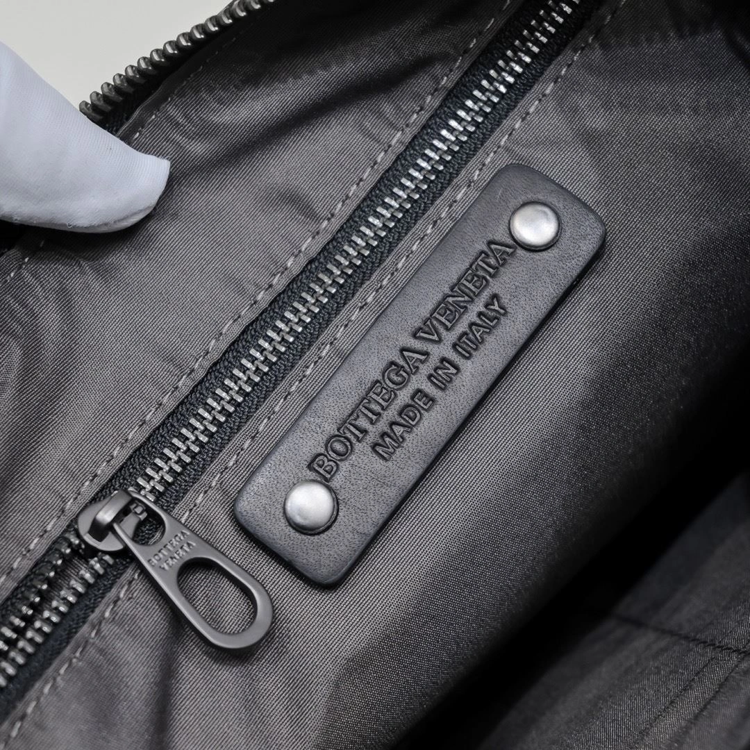 Perfect replica Mens Bottega Veneta Clutch Bags