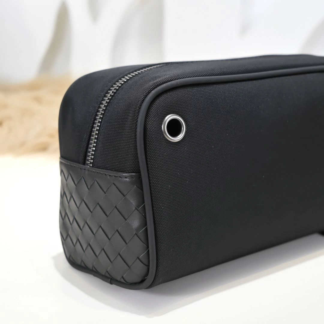 Official Mens Bottega Veneta Clutch Bags