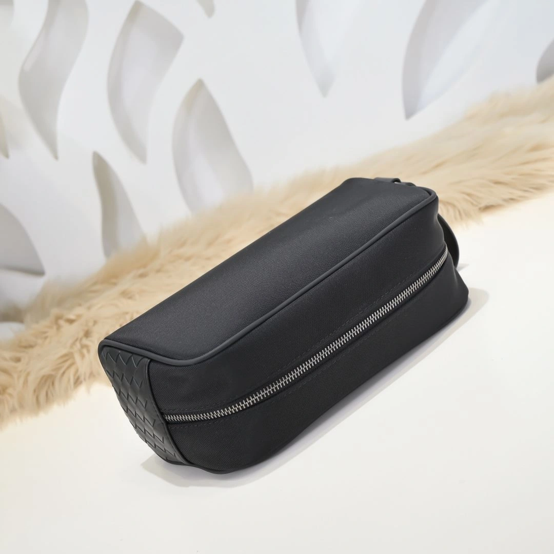Official Mens Bottega Veneta Clutch Bags