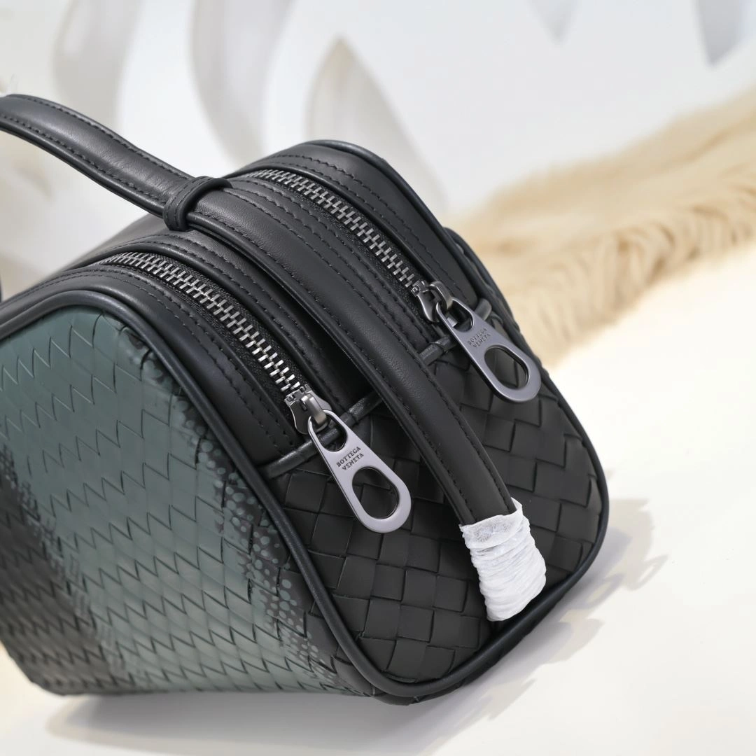 Bargain Mens Bottega Veneta Clutch Bags