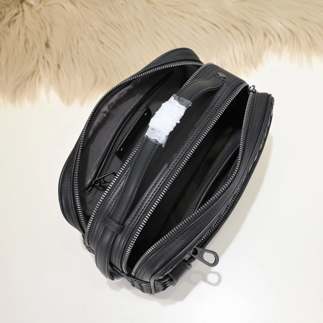 Bargain Mens Bottega Veneta Clutch Bags