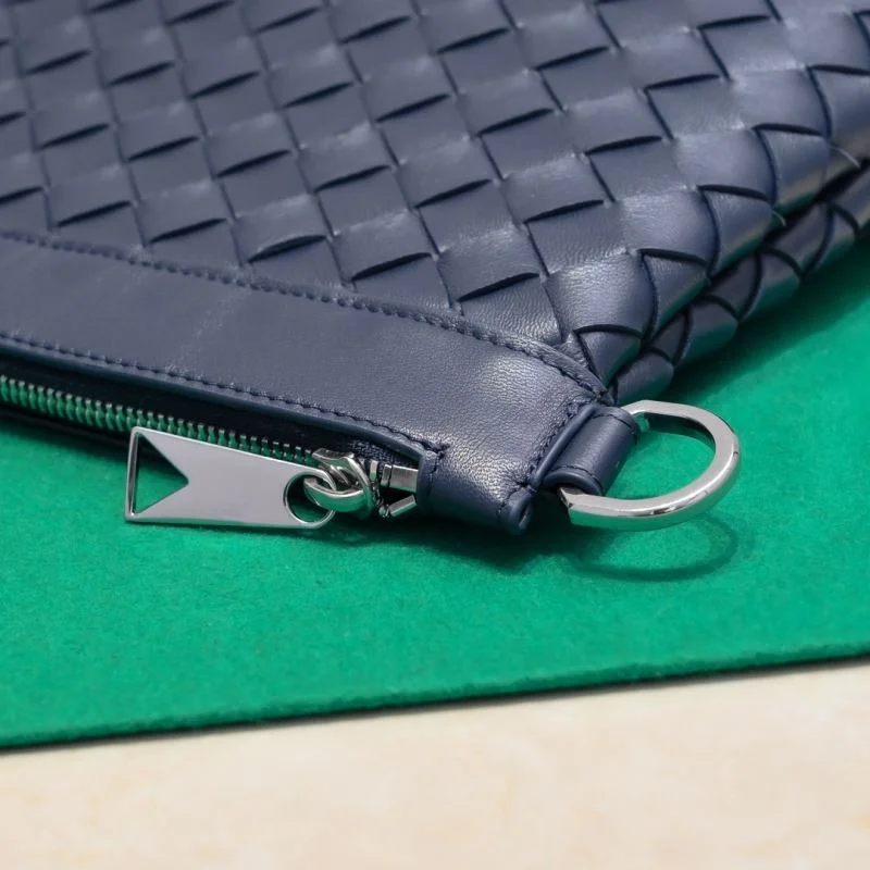 Bargain Mens Bottega Veneta Clutch Bags