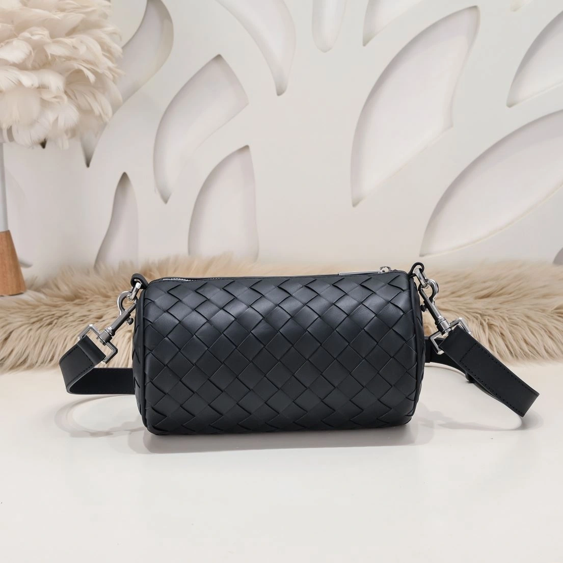 Inexpensive Mens Bottega Veneta Satchel Bags