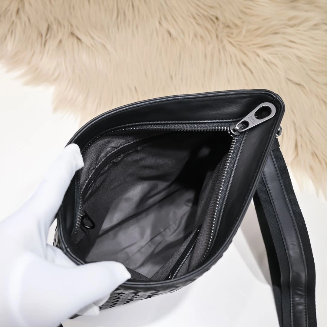 Inexpensive Mens Bottega Veneta Satchel Bags