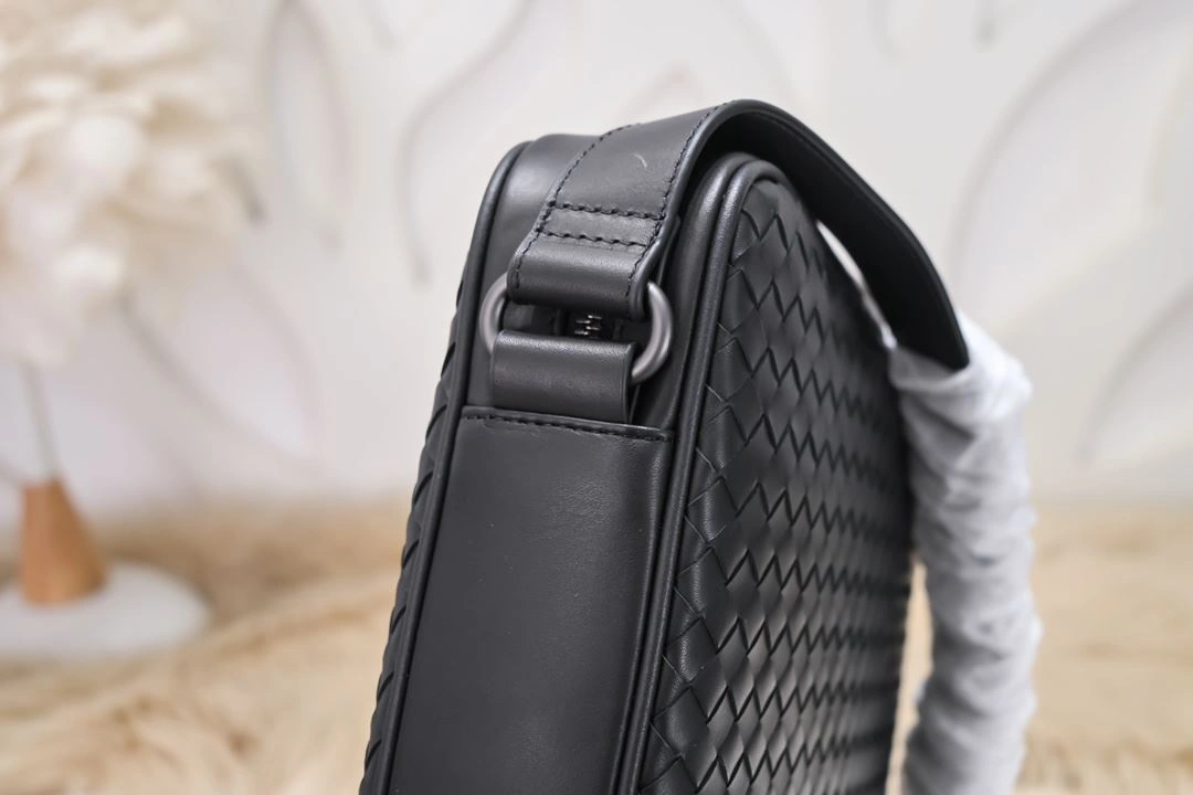 Inexpensive Mens Bottega Veneta Satchel Bags